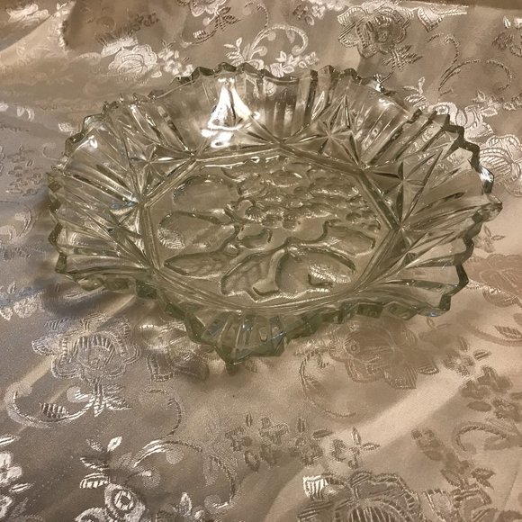 Federated Glass Company | Accents | Vtg Pressed Glass Fruit Bowl ...